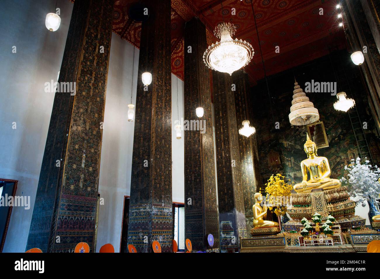 Phraputtumwicheshatthada the golden ancient sitting Buddha in church ...
