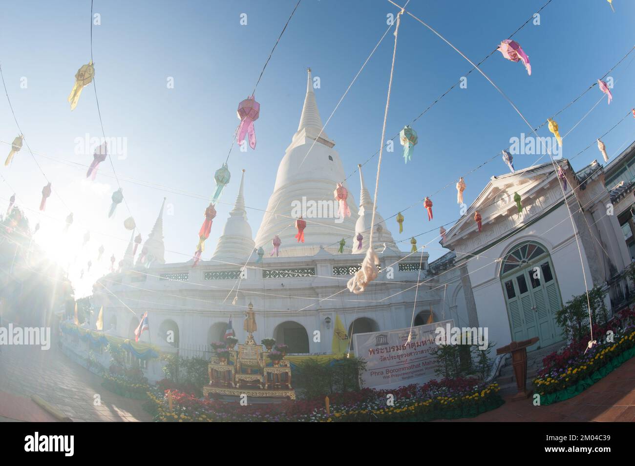 Phra Borom-mathat Maha Chedi ( The Principal Pagoda ) in Wat ...