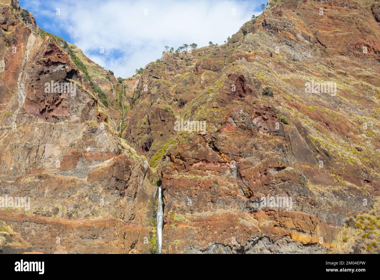 Rock cut mountains hi-res stock photography and images - Alamy