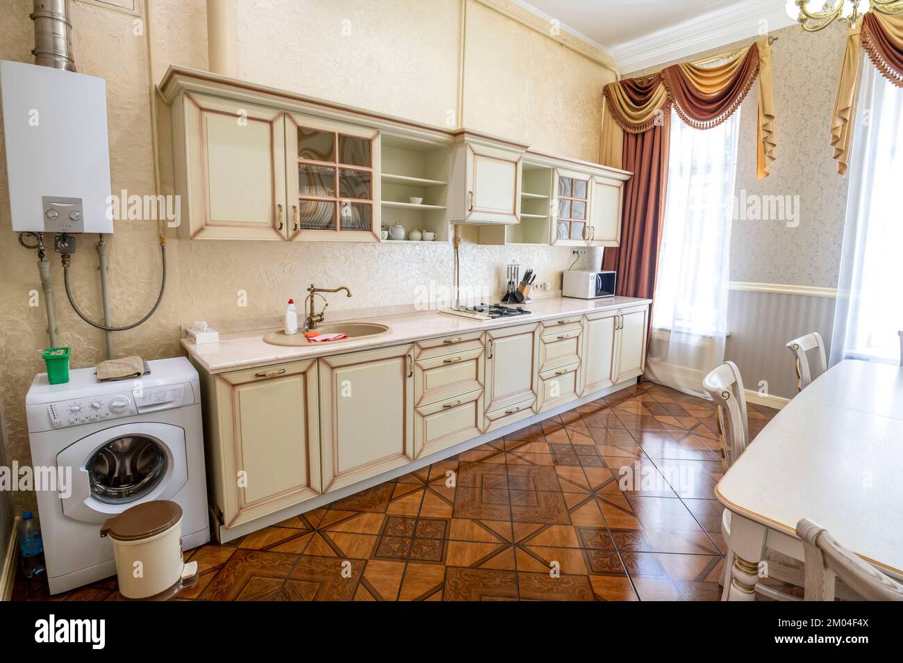 Linoleum ceiling hi-res stock photography and images - Alamy