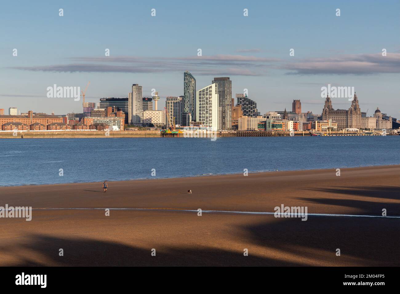 Liverpool waterfront buildings hi-res stock photography and images - Alamy