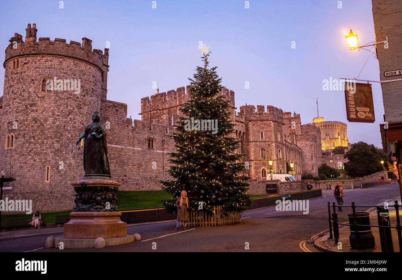 Christmas tree outside the castle in Royal Windsor Berkshire , England ...
