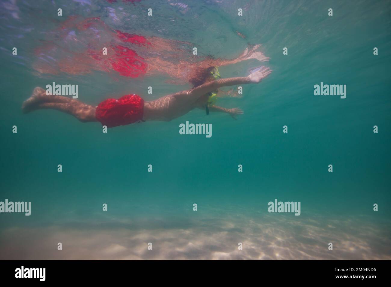 Diver underwater side profile hi-res stock photography and images - Alamy