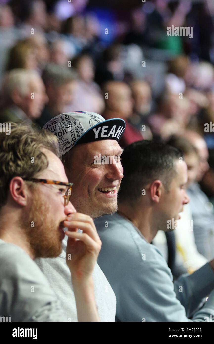 London uk spectators hi-res stock photography and images - Alamy