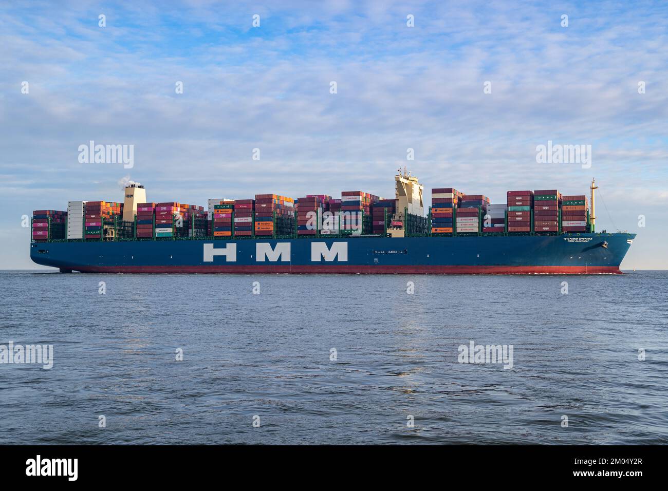 container ship HMM Algeciras on the river Elbe Stock Photo - Alamy