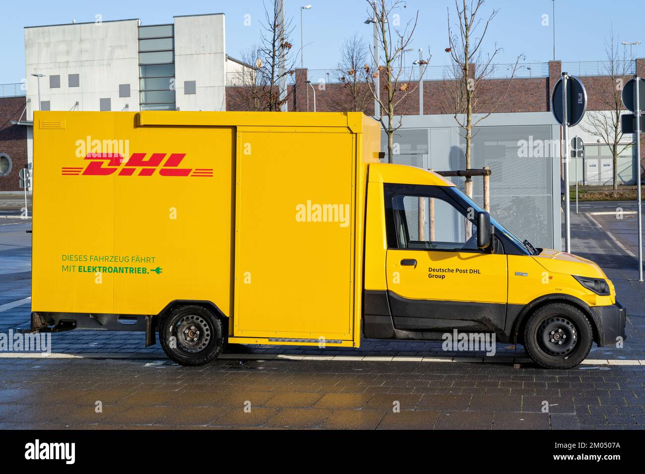 DHL StreetScooter Gigabox Stock Photo - Alamy