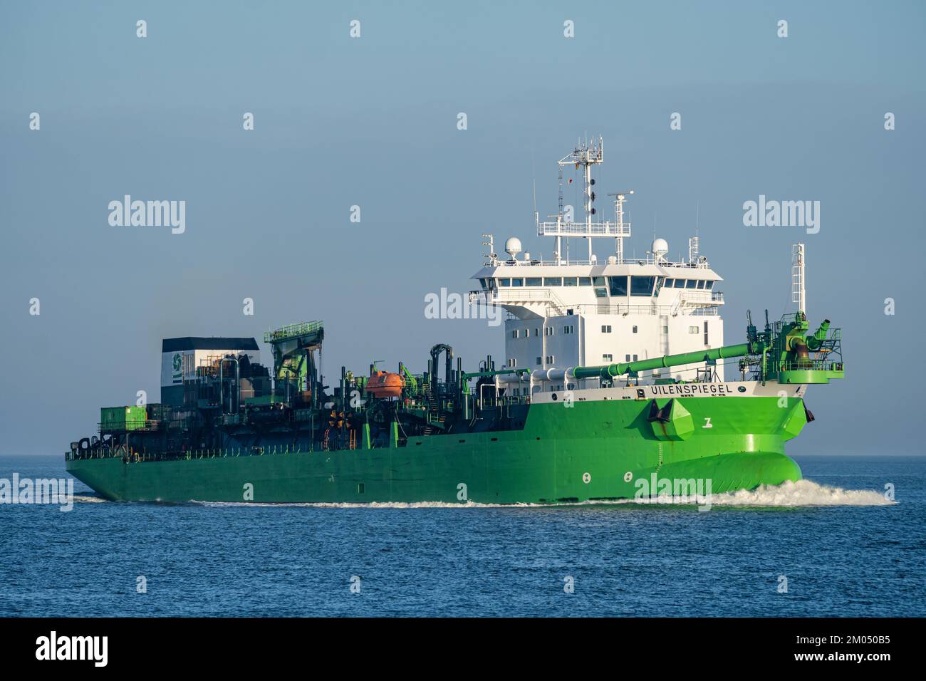 DEME trailing suction hopper dredger UILENSPIEGEL on the river Elbe ...