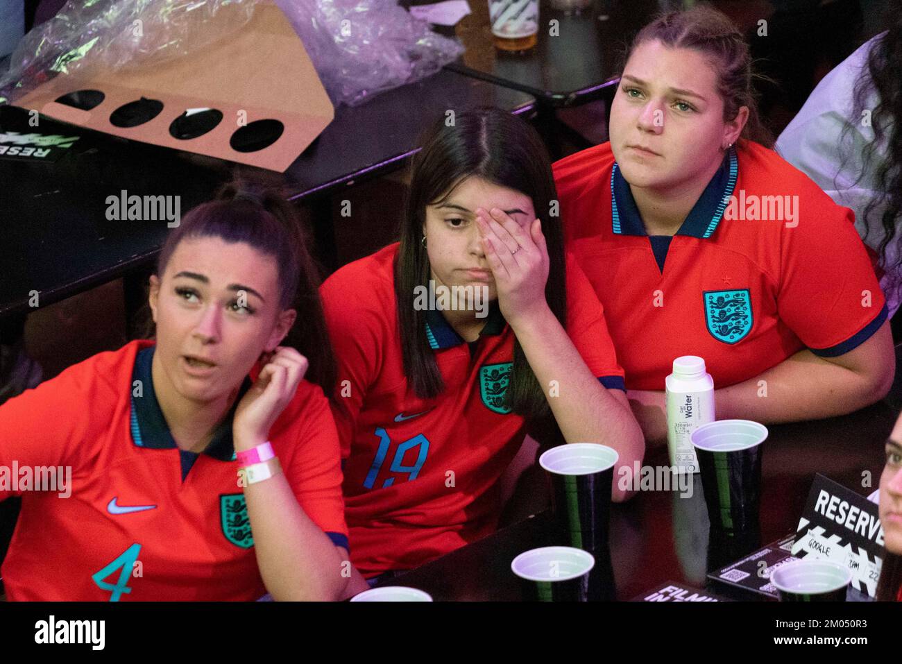 England football fans watch the World Cup match between England and USA ...