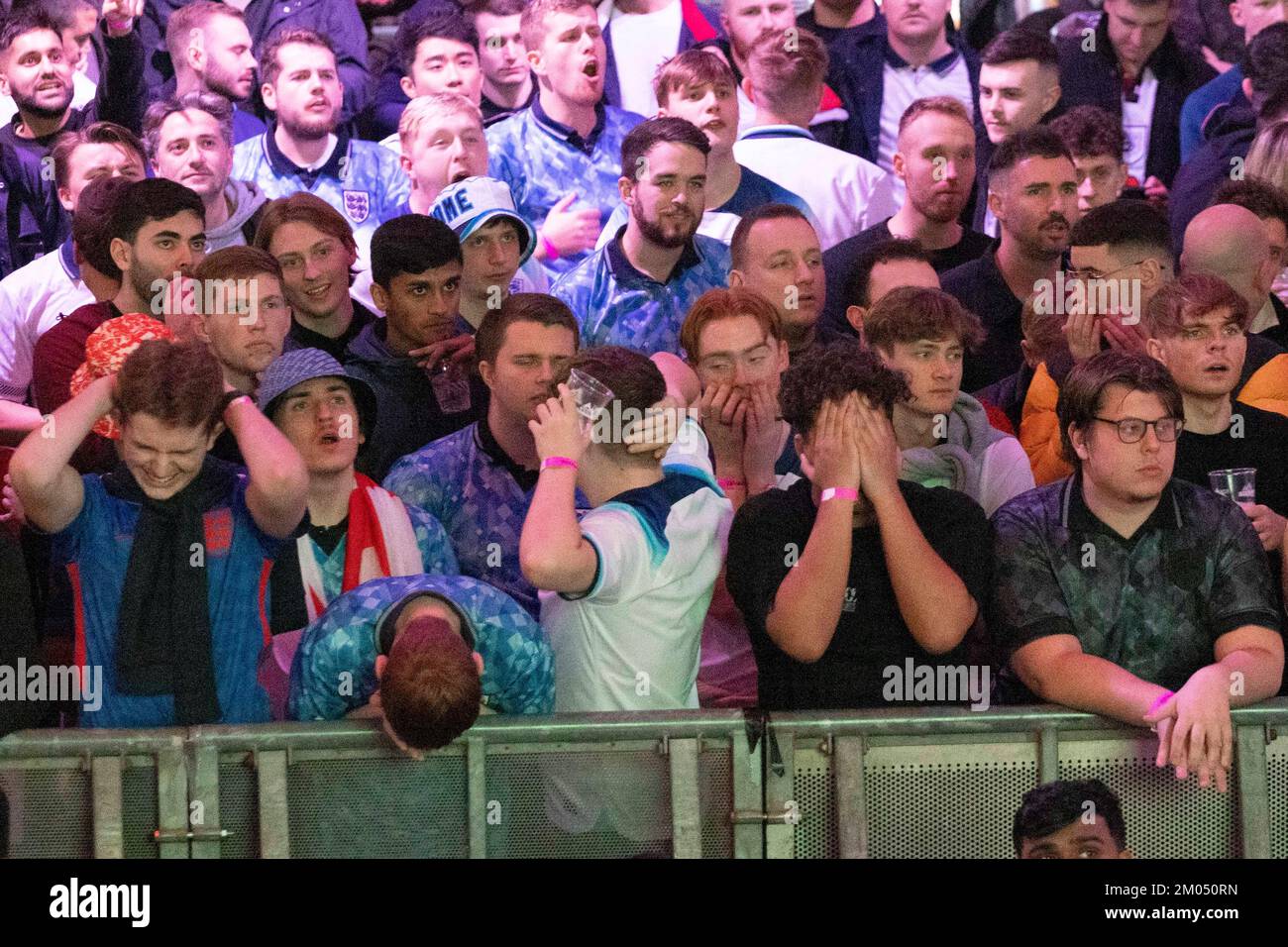 England football fans watch the World Cup match between England and USA ...