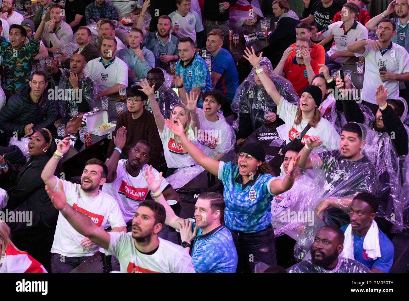 England football fans watch the World Cup match between England and USA ...