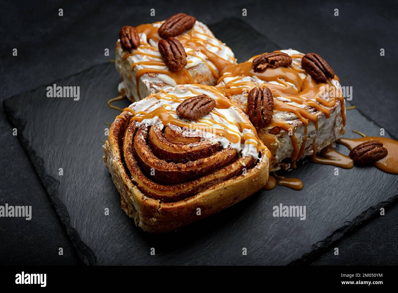 Cinnabon pecan hi-res stock photography and images - Alamy