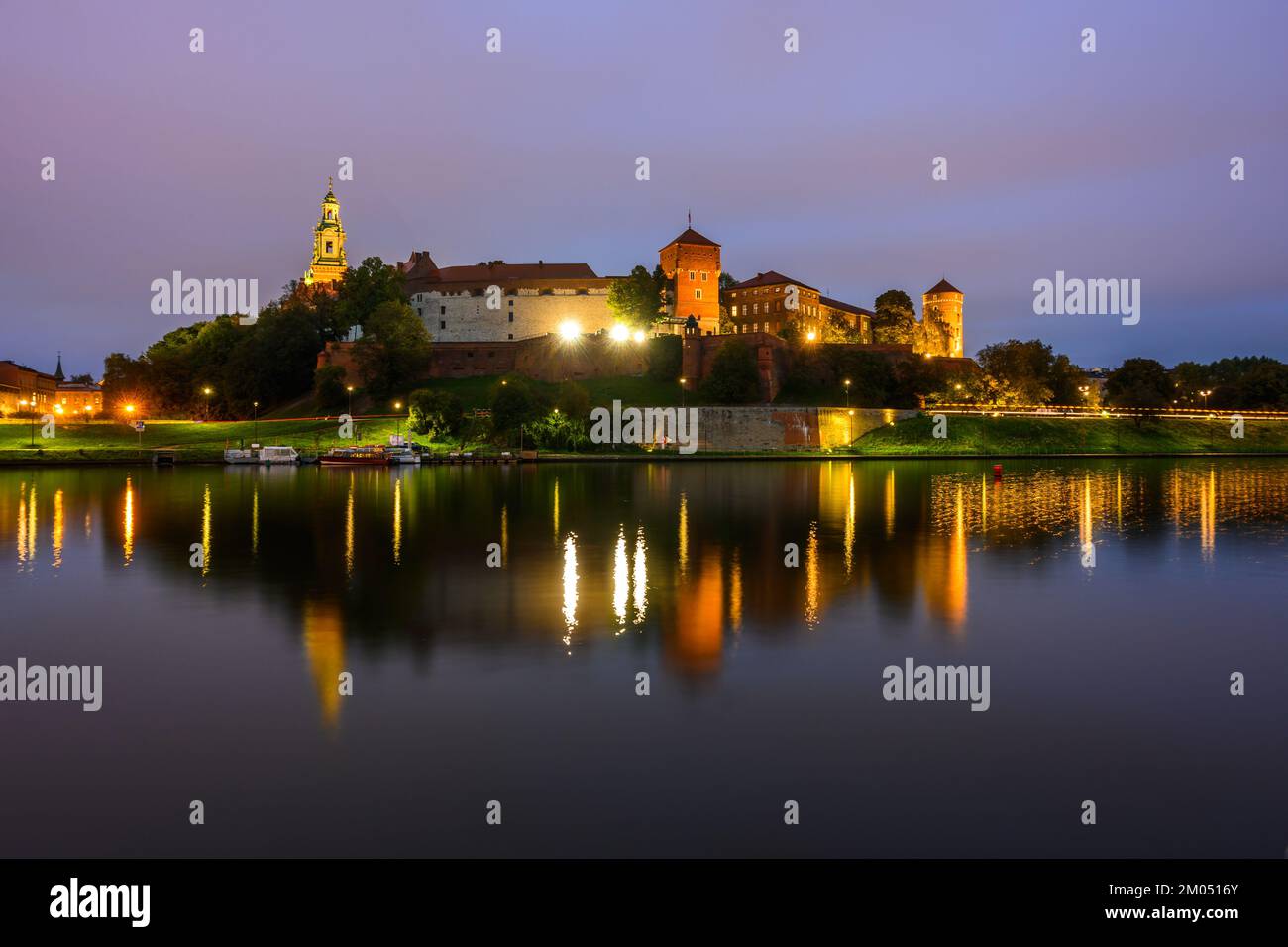 Wawel Castle at Vistula River in central Krakow, Poland Stock Photo - Alamy