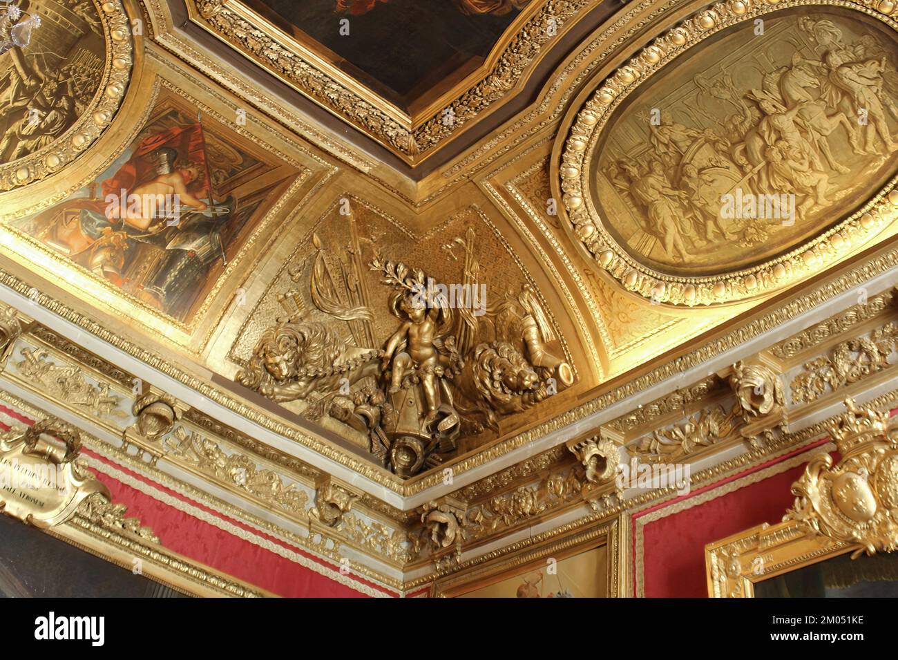 The magnificent decorations of Mars Drawing-Room in the Palace of ...