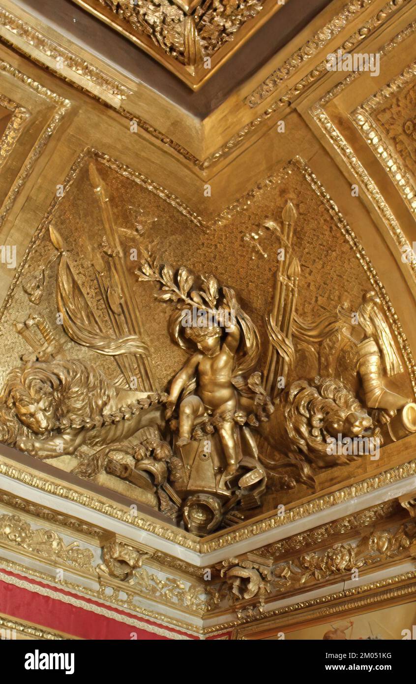 The magnificent decorations of Mars Drawing-Room in the Palace of ...