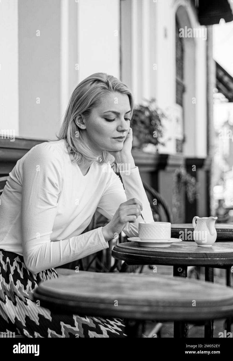 Woman lonely wait date. Dating advice for women. Still waiting him. How ...