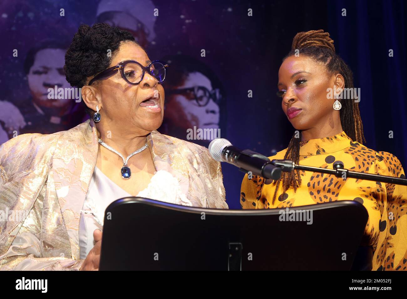 Los Angeles, Ca. 3rd Dec, 2022. Shanola Hampton, Susan Burton at A New ...