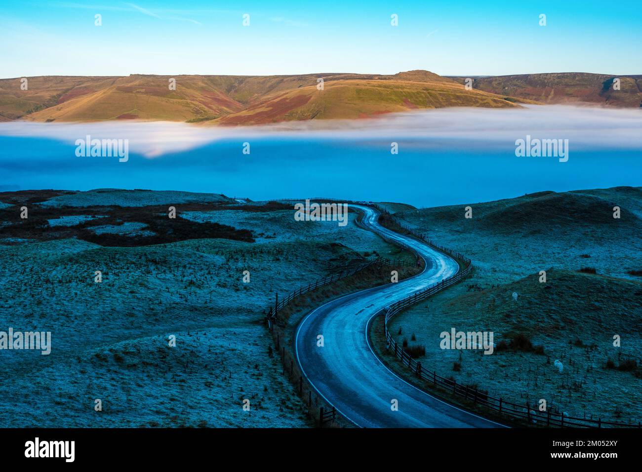 The Mam Nick road into Edale about to drop into valley fog, Peak ...