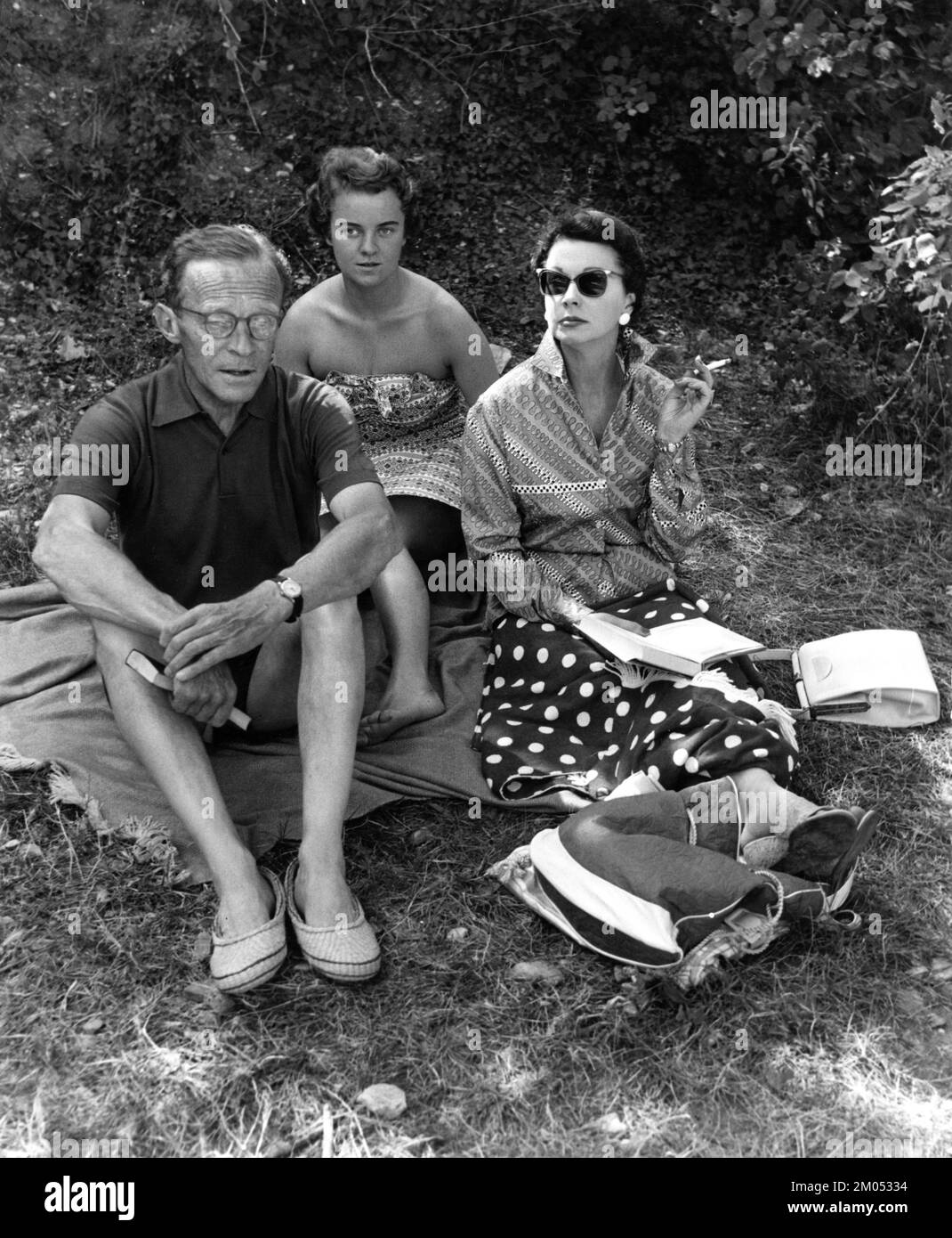 VIVIEN LEIGH with her first husband LEIGH HOLMAN and their daughter ...