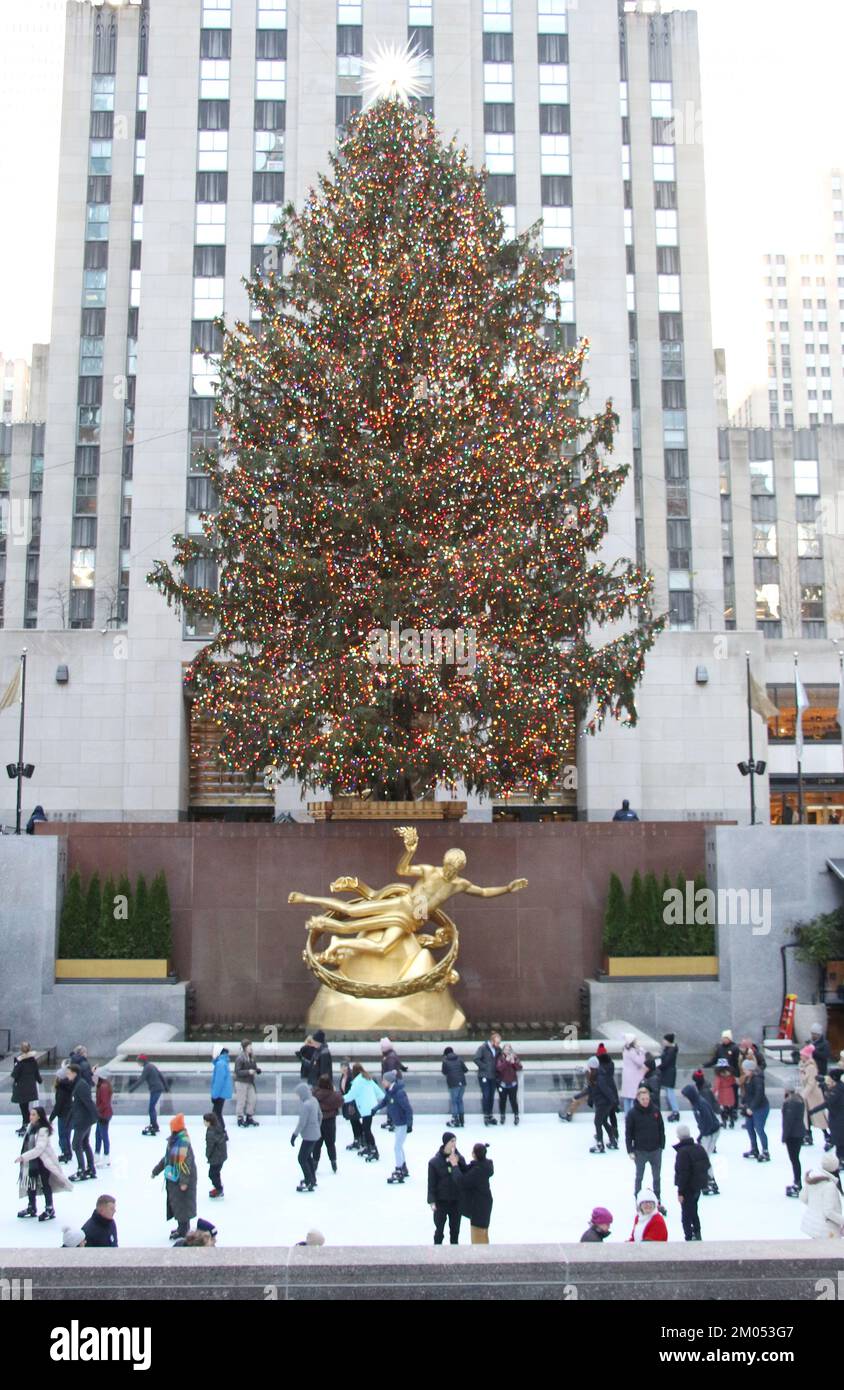 New York, NY, USA. 02nd Dec, 2022. The Rockefeller Center Christmas ...