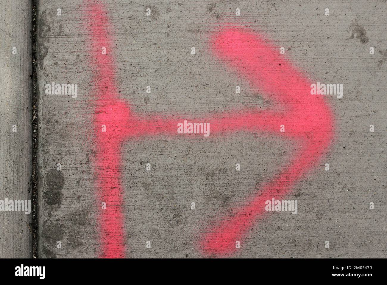 Spray painted arrow hi-res stock photography and images - Alamy