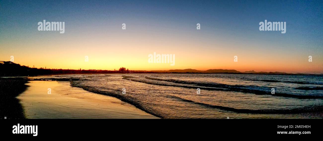 A beautiful sunset at the beach in Australia Stock Photo - Alamy