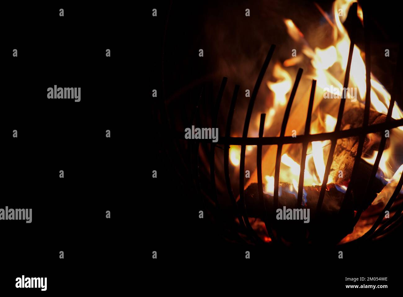Fire basket barbecue hi-res stock photography and images - Alamy