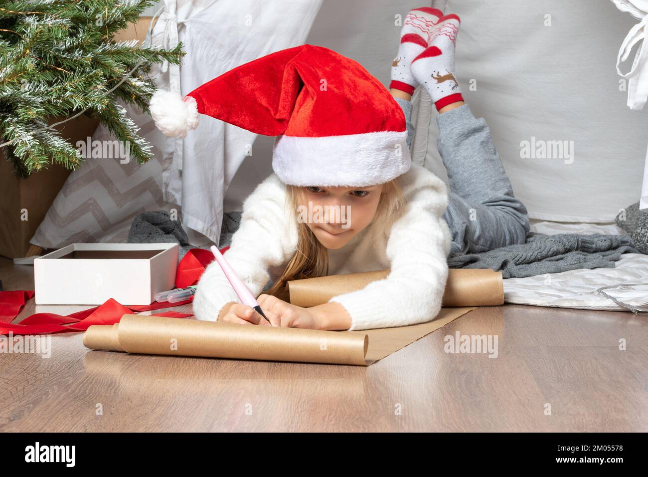 smiling girl in santa helper hat with gift box Stock Photo - Alamy