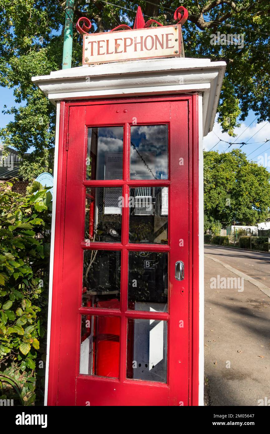 Red window frames hi-res stock photography and images - Alamy