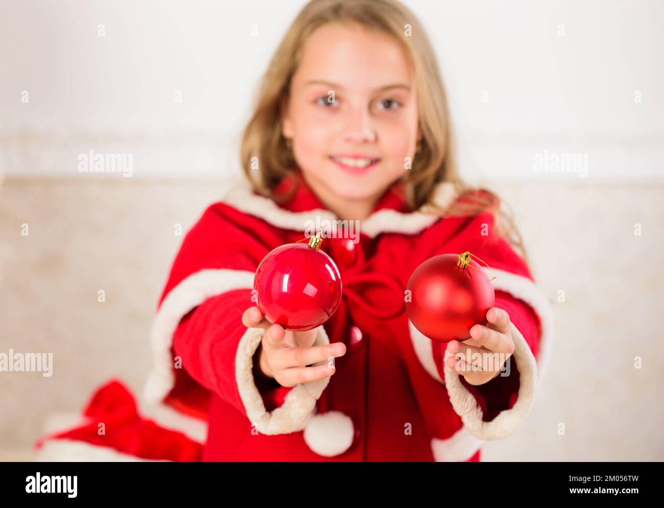 Getting child involved decorating. How to decorate christmas tree with ...