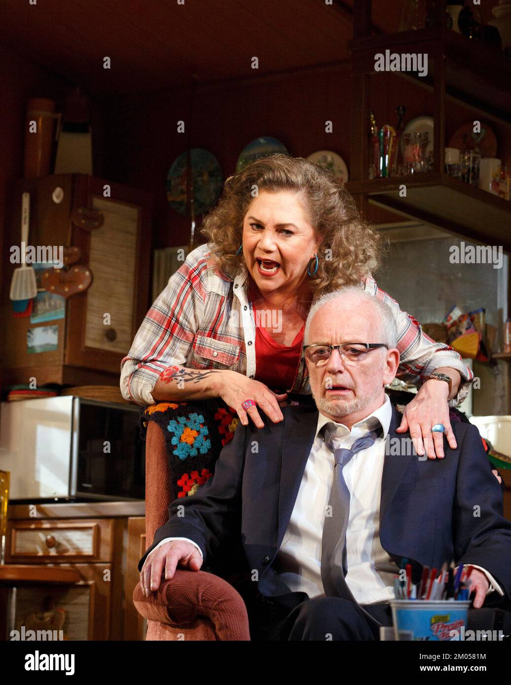 Kathleen Turner (Maude Gutman), Ian McDiarmid (Lionel Percy) in ...