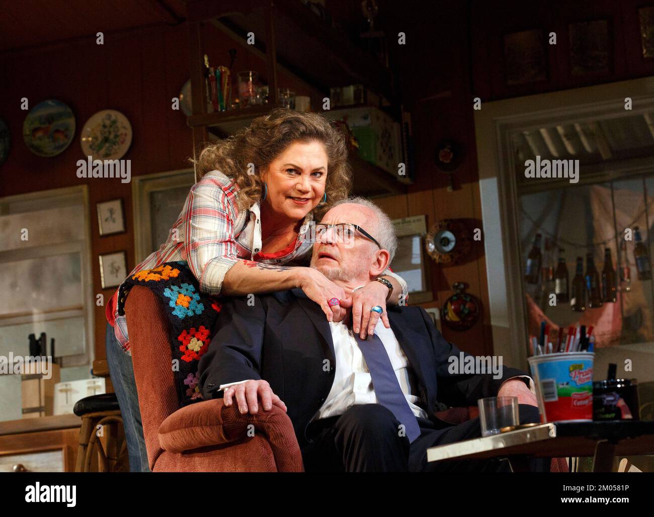 Kathleen Turner (Maude Gutman), Ian McDiarmid (Lionel Percy) in ...