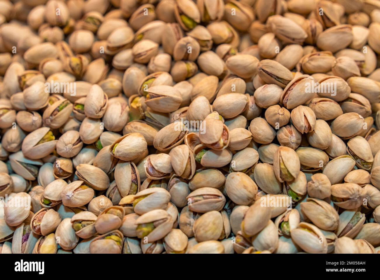 Full frame closeup shot showing lots of roasted pistachio fruits Stock ...