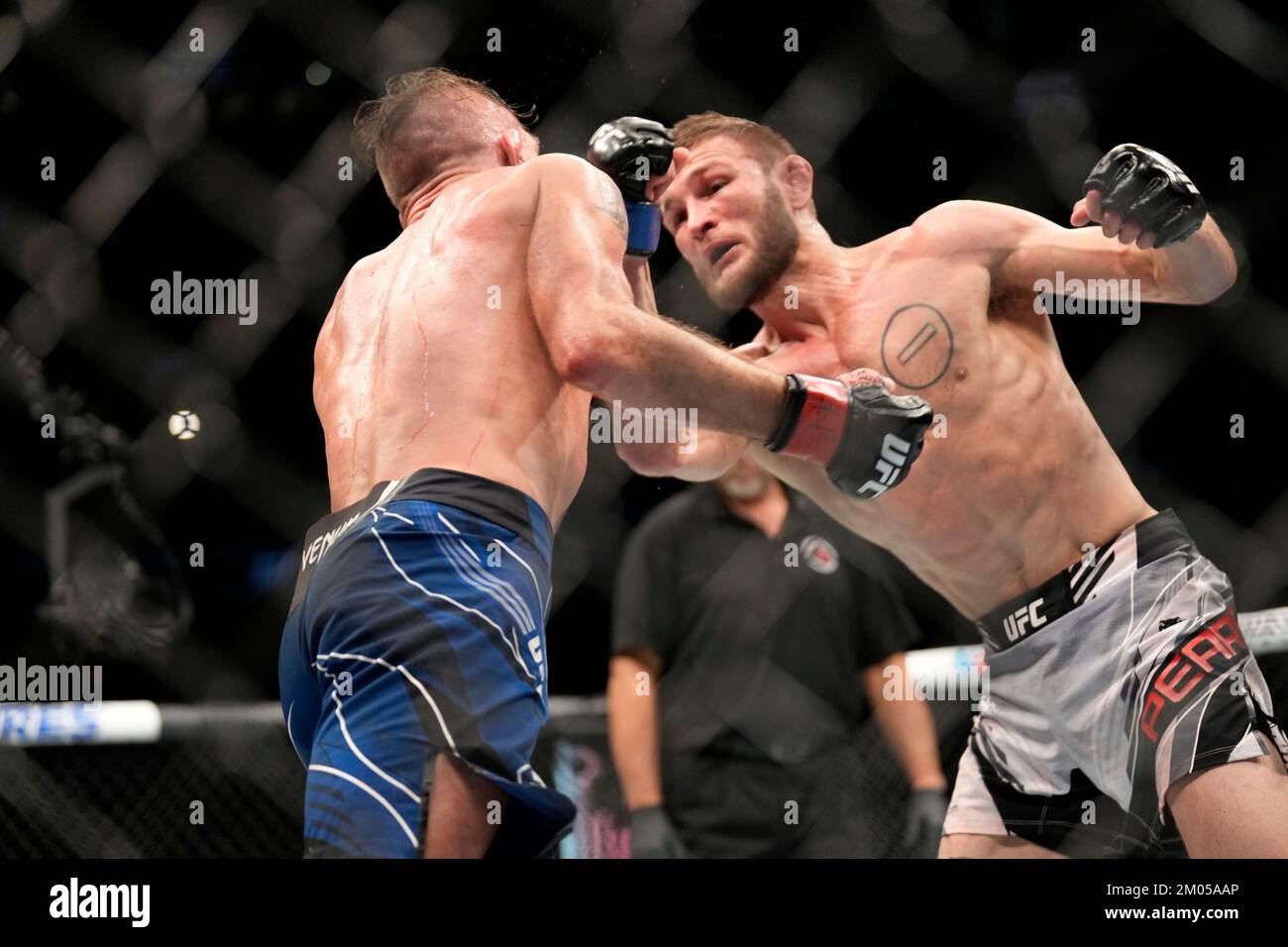 ORLANDO, FL - December 3: Darren Elkins (L) and Jonathan Pearce (R ...