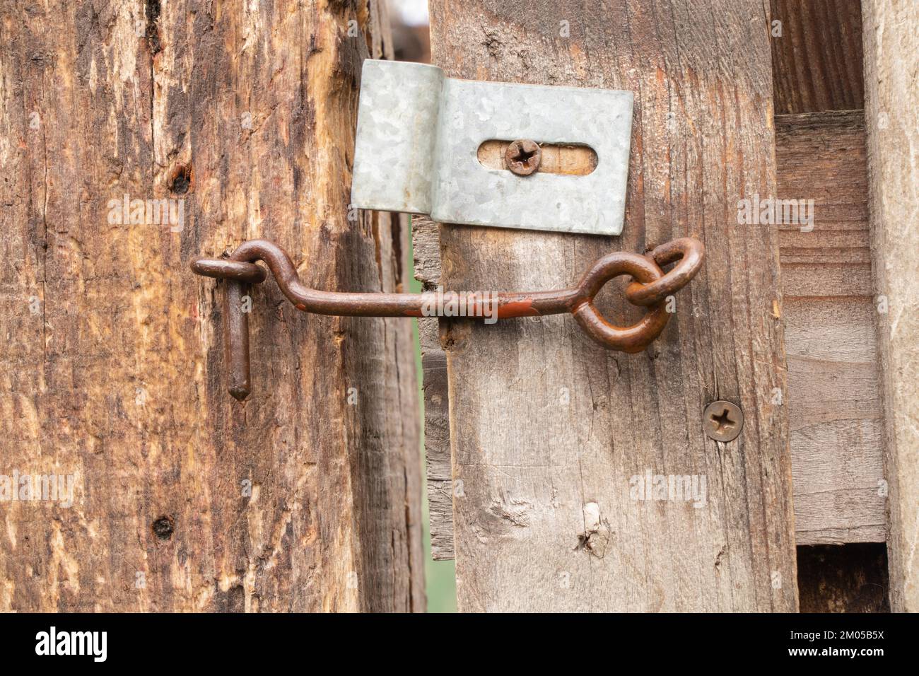 Gate hook hi-res stock photography and images - Alamy