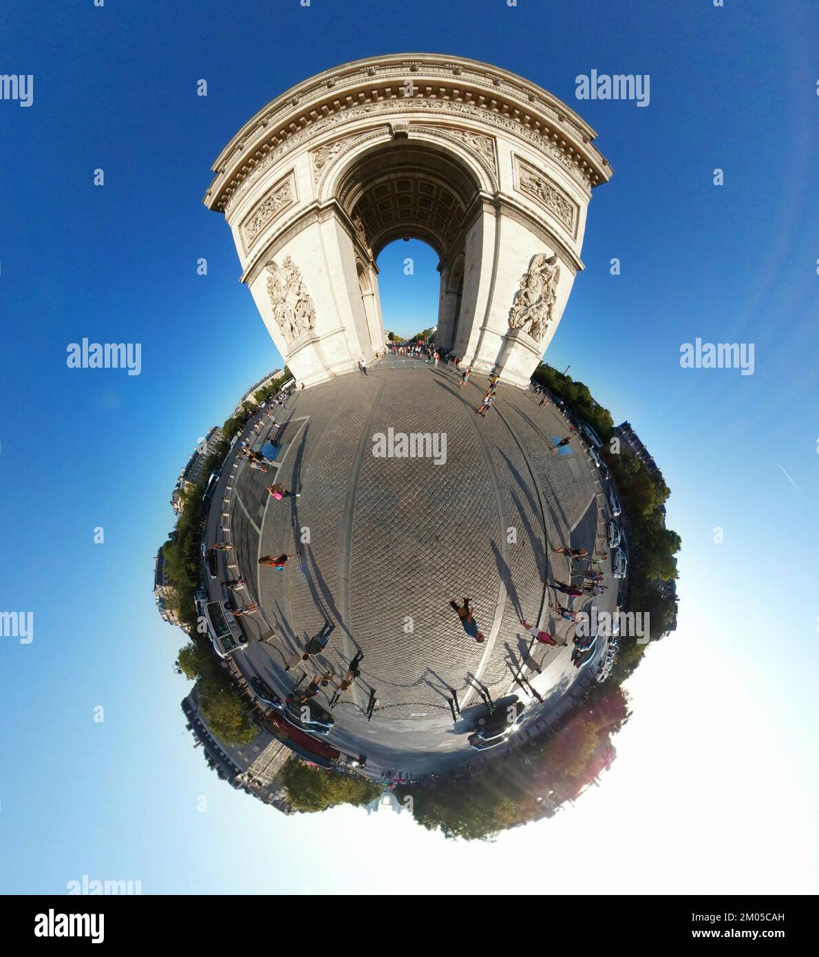 full circle-Panorama: Arc de Triomphe de l’Étoile/ Triumphbogen/ Arch ...