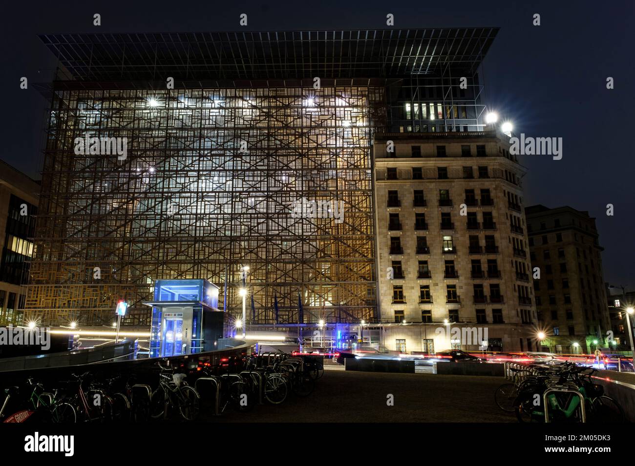 éclairé la nuit hi-res stock photography and images - Alamy