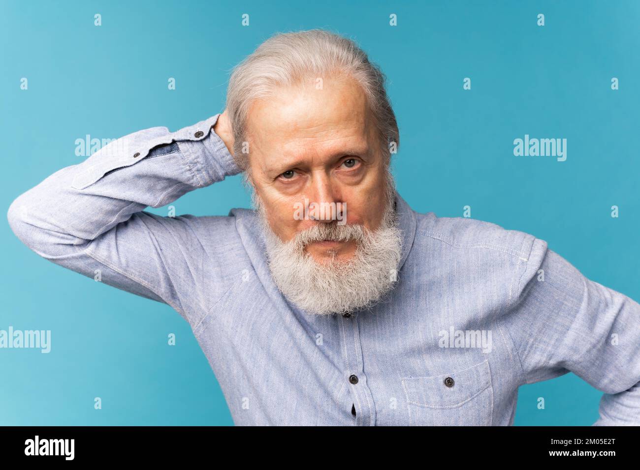 Portrait angry old man white bearded pensioner unhappy mad crazy ...