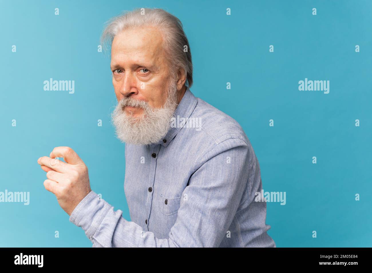Portrait angry old man white bearded pensioner unhappy mad crazy ...