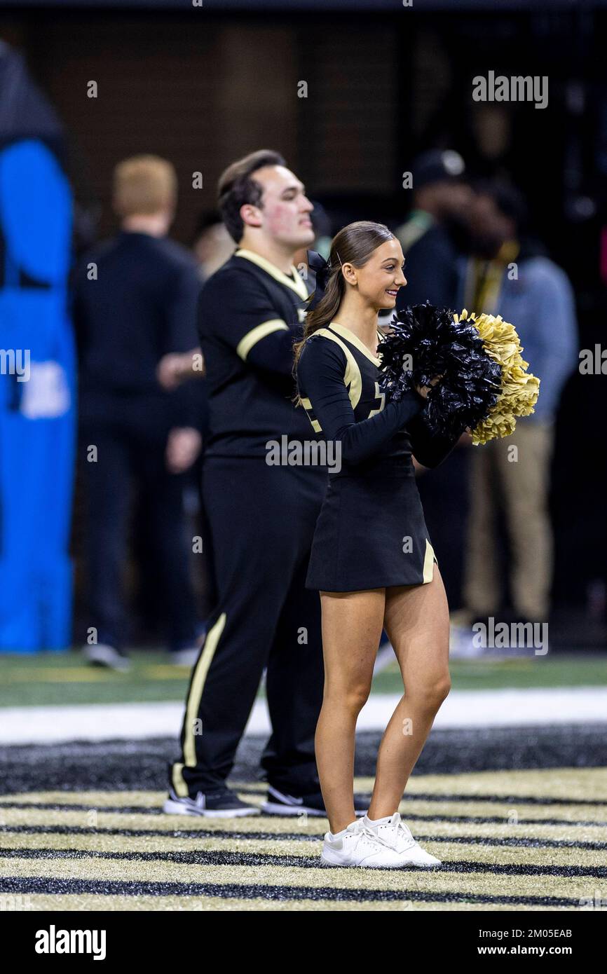 Purdue boilermakers cheerleaders hi-res stock photography and images ...