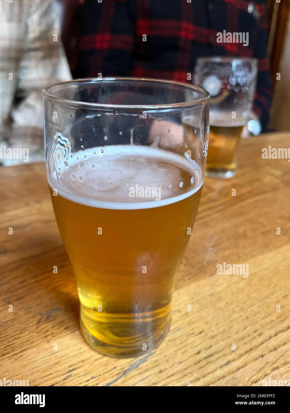 Drinking beers in a London pub. December 2022 Stock Photo - Alamy