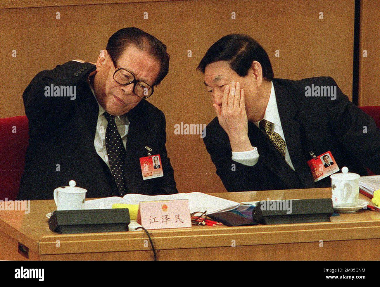 The Chinese President Mr Jiang Zemin (L) talks with the Premier Mr Zhu ...
