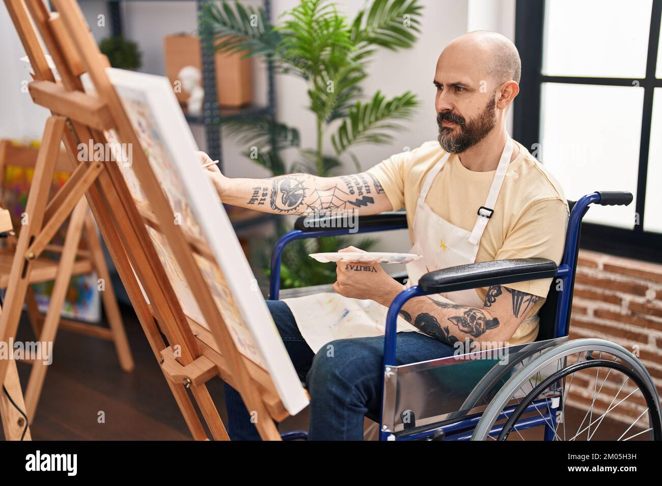 Painter artist disability drawing hi-res stock photography and images ...