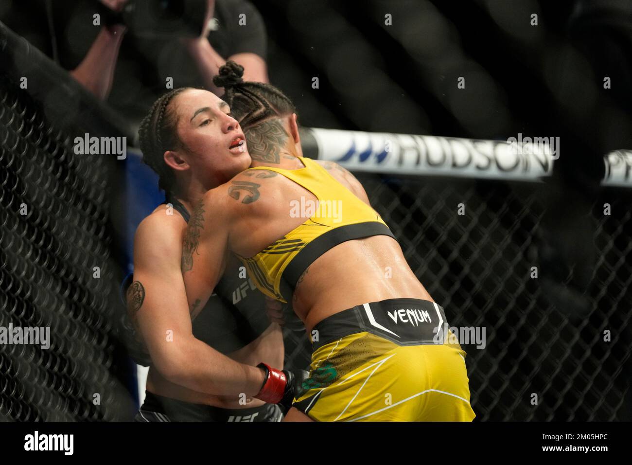 Yazmin jauregui l and istela nunes r hi-res stock photography and ...