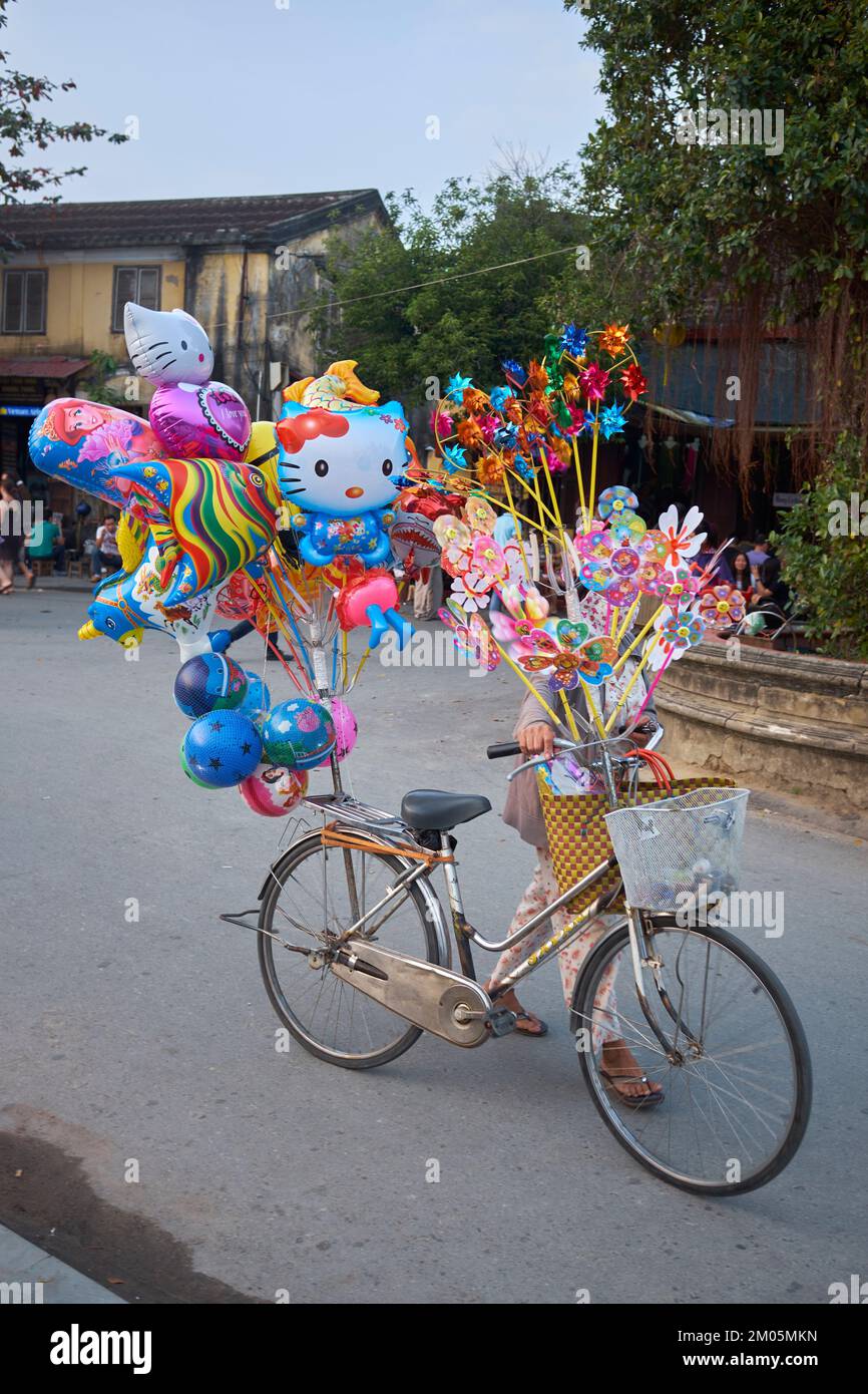 Bicycle Vendor Hoi An Vietnam Stock Photo - Alamy