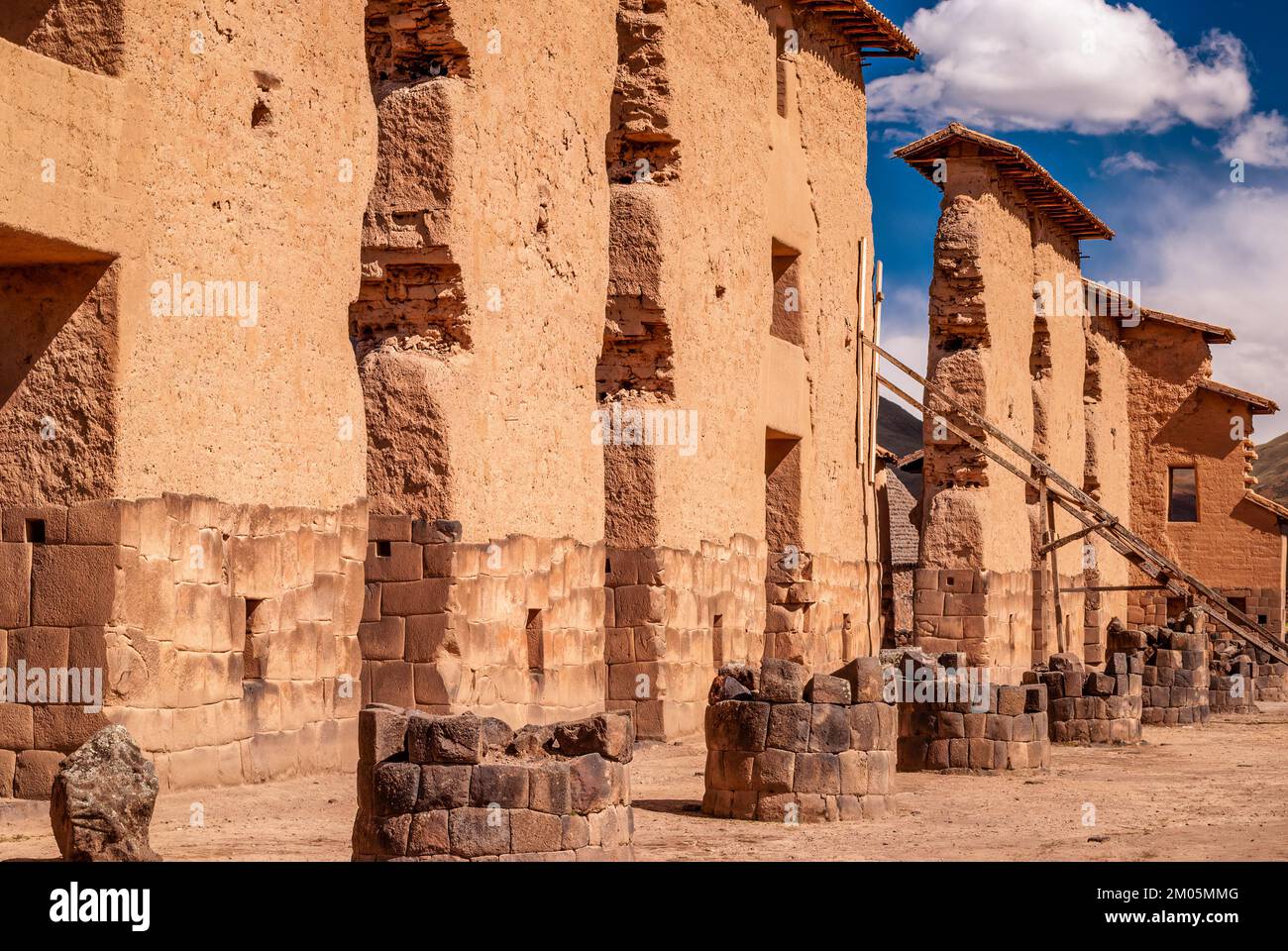 Walls at Inca archaeological site of Racchi (Peru Stock Photo - Alamy