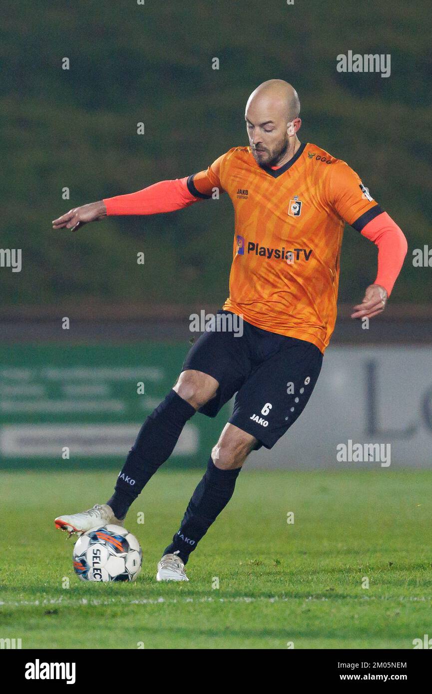 Deinze's Steve De Ridder pictured in action during a soccer match ...
