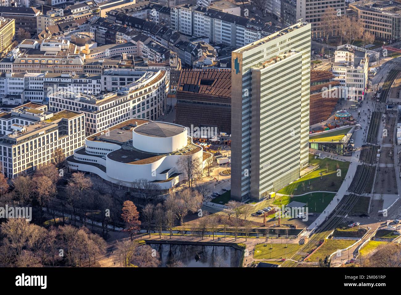 Shopping and office building ingenhoven valley hi-res stock photography ...