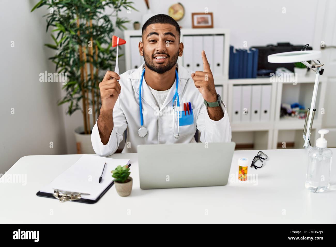 Doctor hammer funny hi-res stock photography and images - Alamy