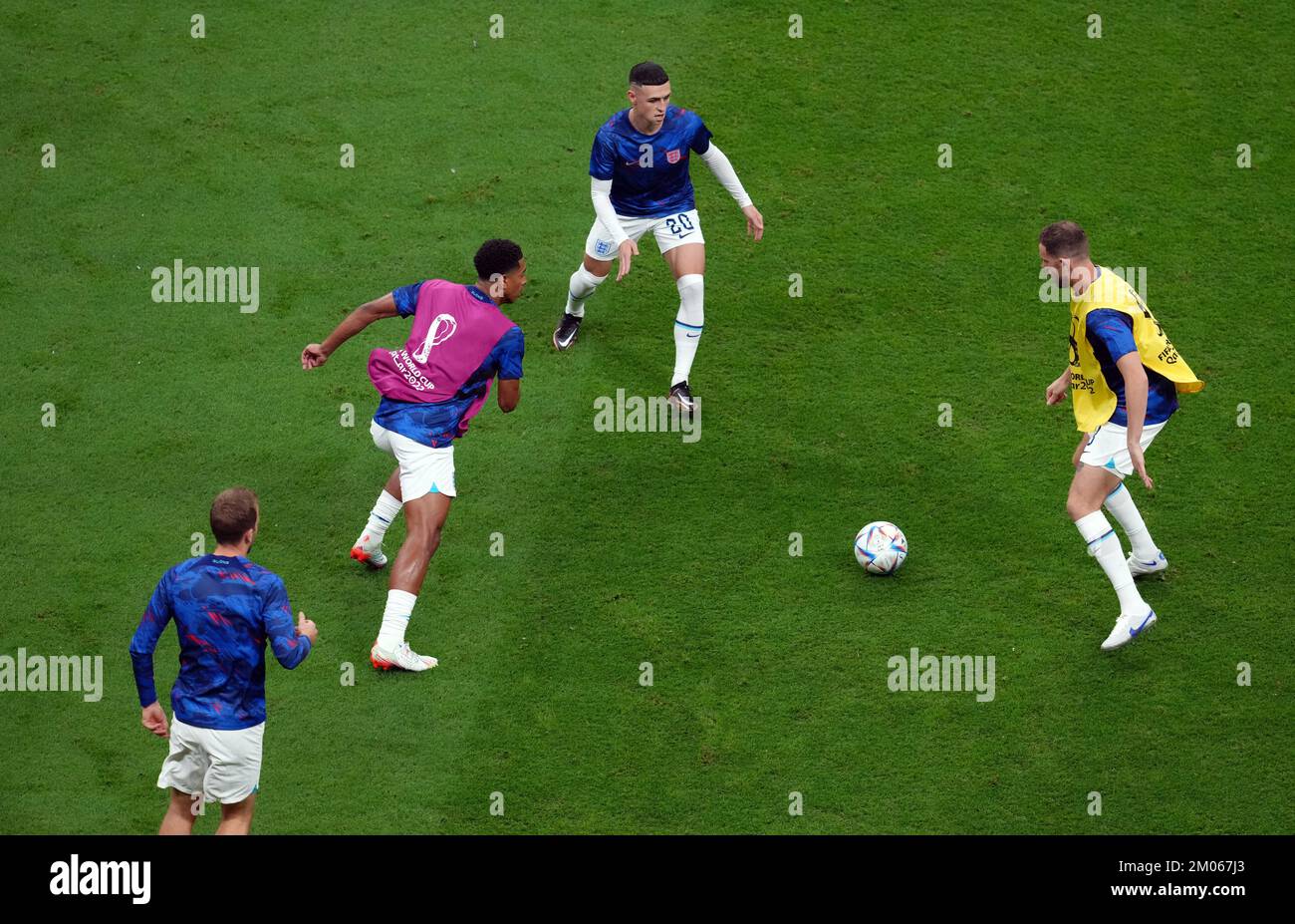 England's Phil Foden warms up with Jordan Henderson, Harry Kane and ...