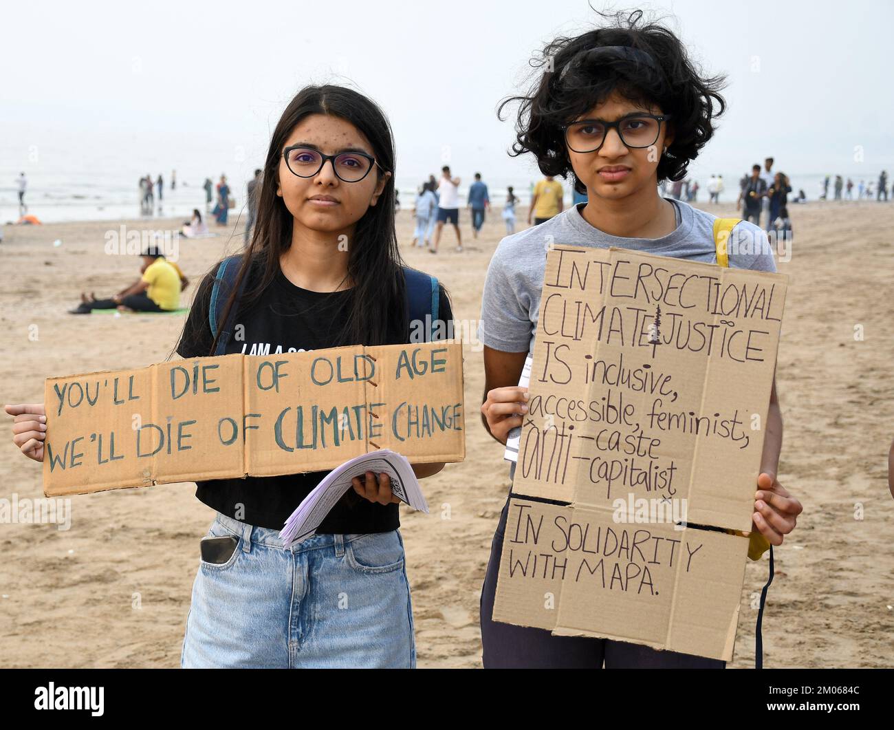 Mumbai, India. 04th Dec, 2022. Volunteers pose for a photo while ...